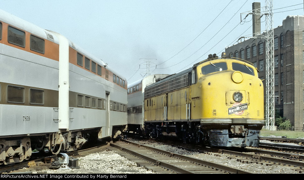 CNW 5052B at Western Ave.